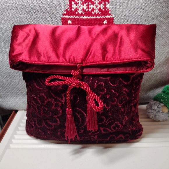 GUERLAIN | Bags | Guerlain Red Velvet Clutch New Absolutely Gorgeous ...